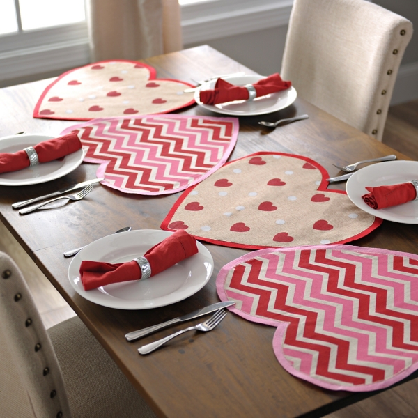 Linens Valentine Table Runner Kitchen & Dining etna.com.pe